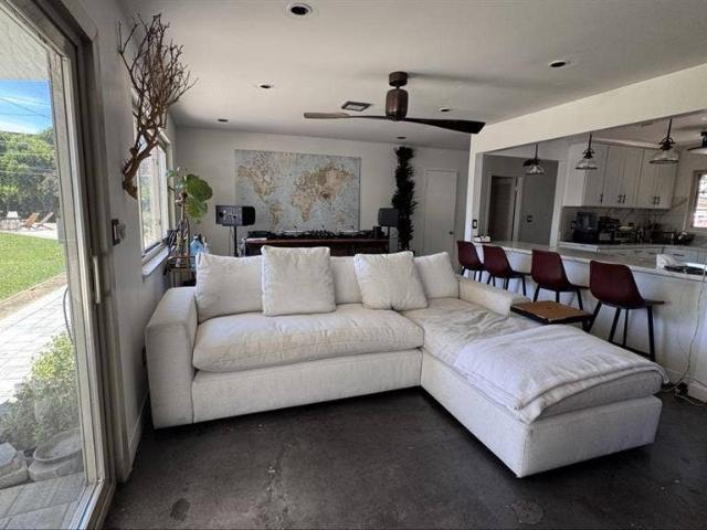 Room, private bathroom, furnished