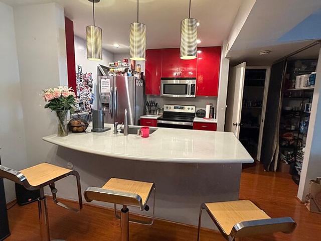 Room + Private Bathroom in Valley Village