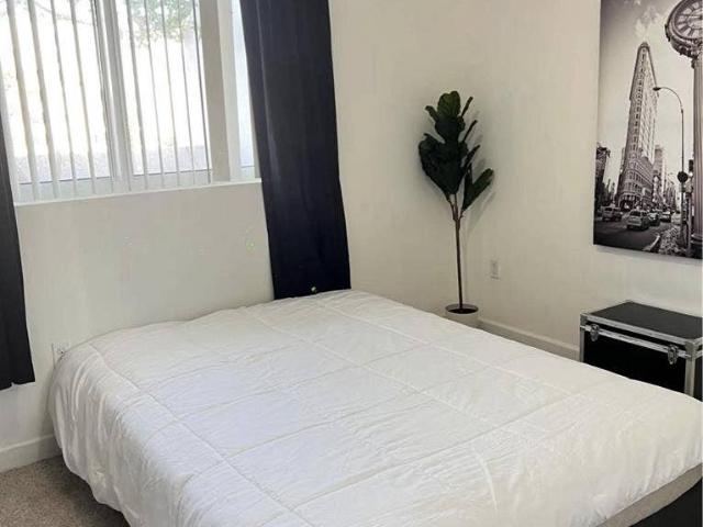 ROOM READY TO MOVE IN