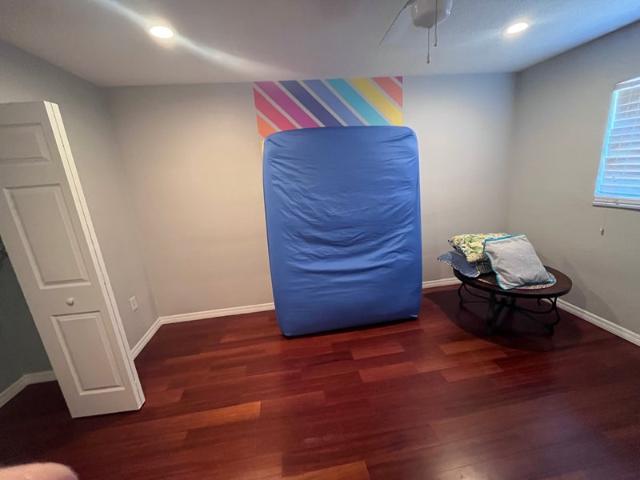 Room rental with private bathroom