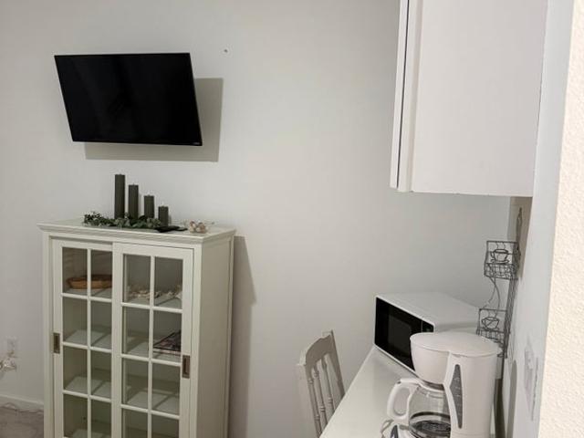 ROOM Rental. Access to PatioLiving Room Kitchen La