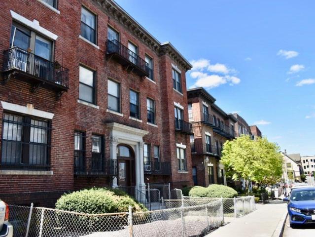 Room rental in 4 Bedroom Condo in Allston_$mo_Ava