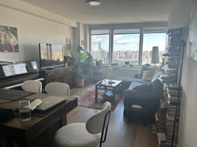 Room rental june30 July 19/ 3 weeks short term
