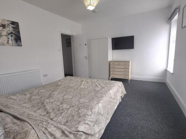 Room suitable for double occupancy in newly refurbished property