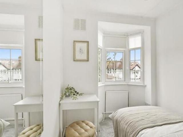 Room S, Cleveley Crescent, 1 Bedroom Flat