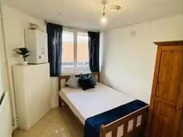 Room shared for rent in Queenstown, London