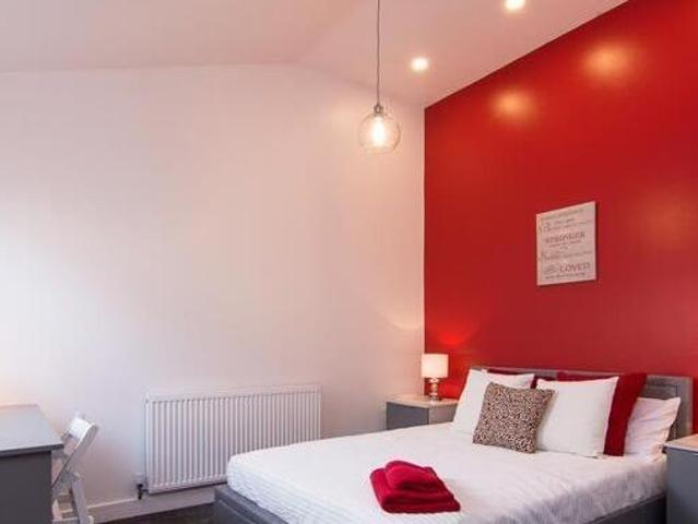 Room Two, New Vale Road, 1 Bedroom House