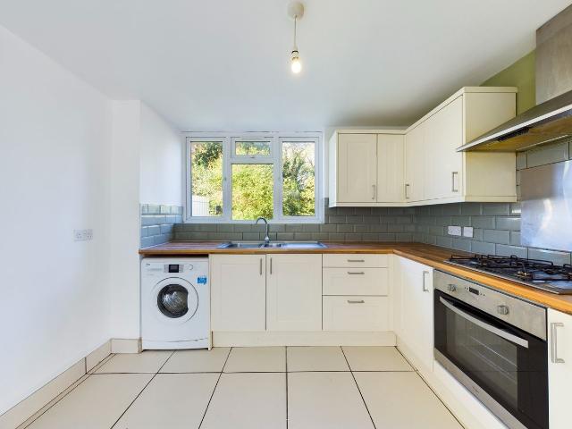 Room To Let Wood View, Hemel Hempstead, Hertfordshire HP1, Room to rent, £800 pcm | PrimeLocation