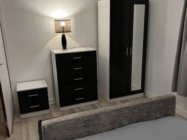 Room to let, Ground floor flat West End