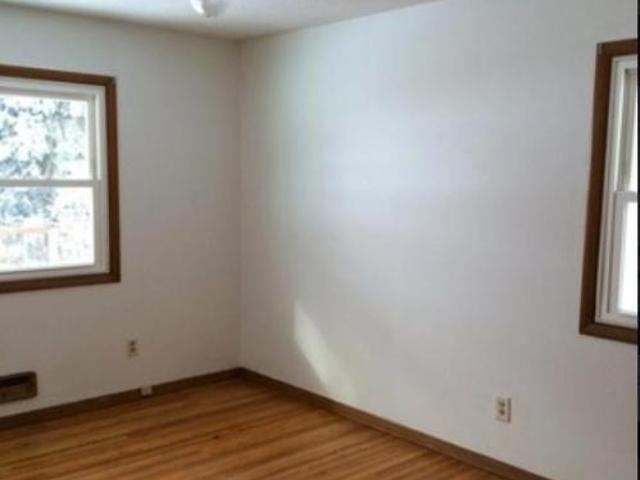 Room to Rent Duplex Home. Superb Location. 2br for sale in Minneapolis, Minnesota