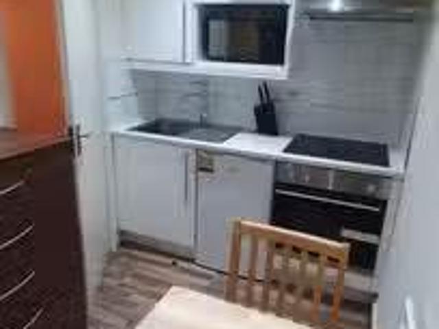 Room to rent in Chatsworth Road, London, Greater London NW2