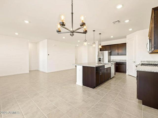 Room to rent, in a new home Maricopa