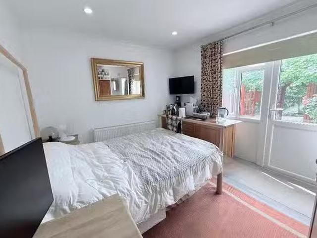 Room to rent in Brassie Avenue, East Acton, London W3