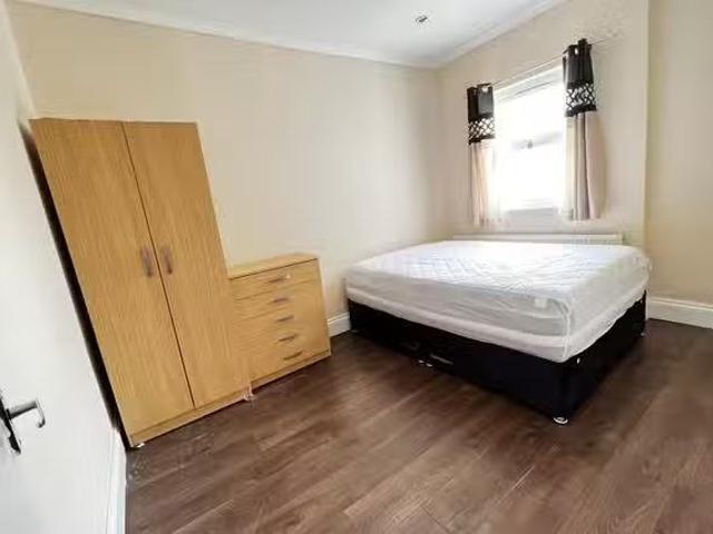 Room to rent in Greenfield Road, London N15