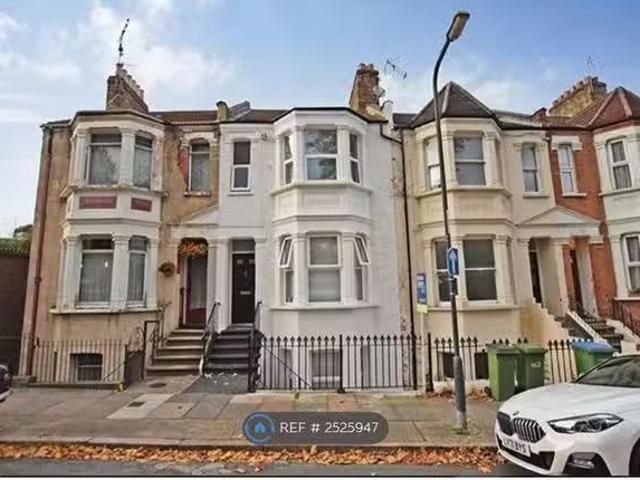Room to rent in Ennis Road, London SE18