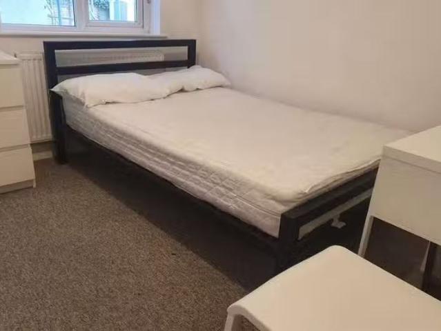 Room to rent in London, NW11