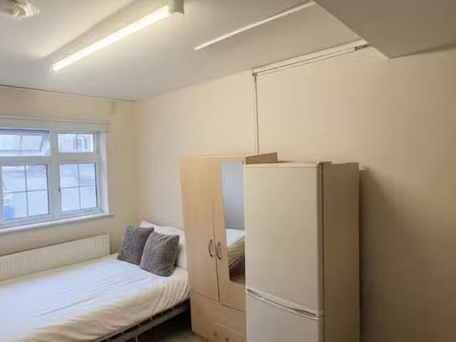 Room to rent in Neasden, NW2