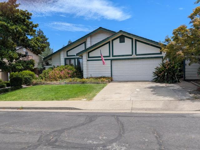 Room to rent in nice area of Concord