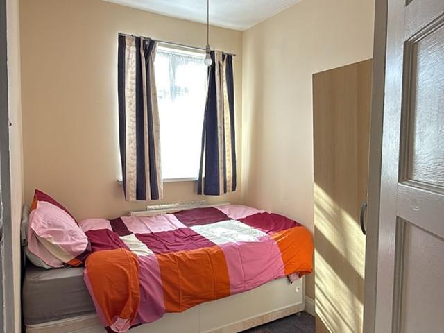 Room to rent in shared house
