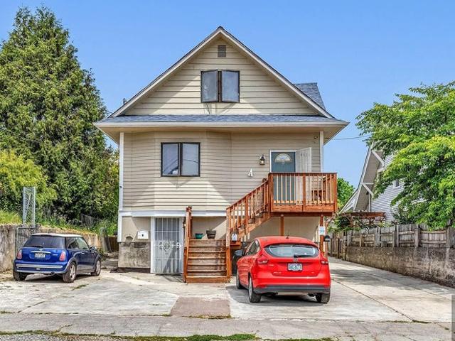 Room to rent in split level house, South Seattle