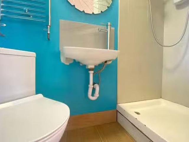 Room to rent in Room 6, Barnsdale Avenue E14