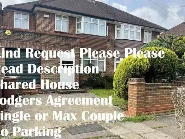 Room to rent in Watersfield Way, Edgware HA8