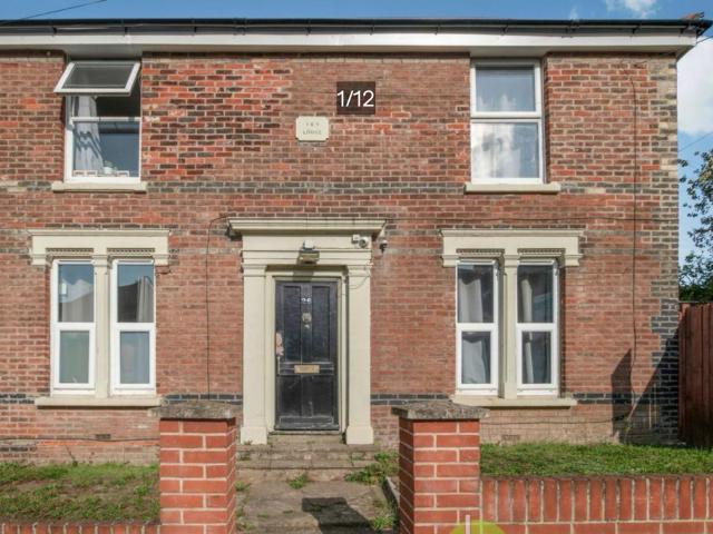 Room to rent in town centre