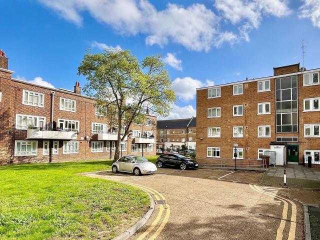 Room to rent on Cornwallis Road, London