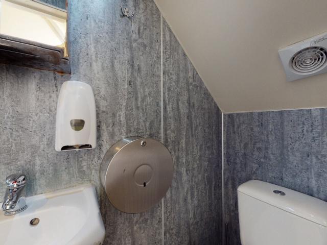 Room to rent on Chatsworth Road, London
