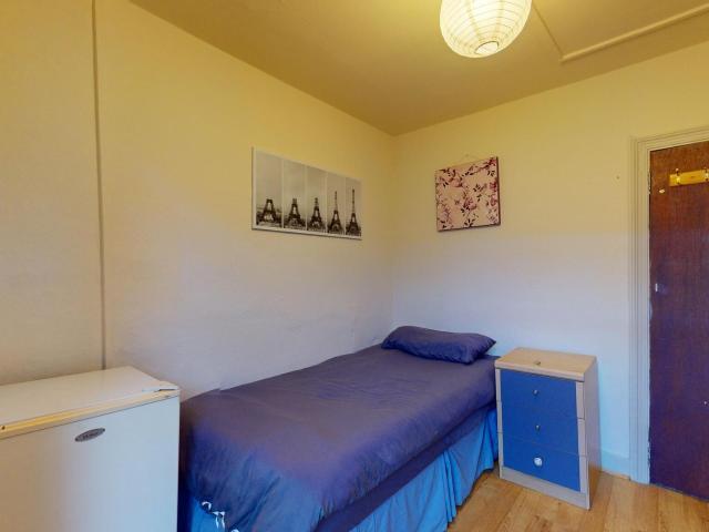 Room to rent on Cranhurst Road, London