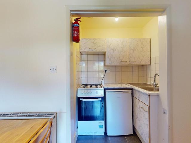 Room to rent on Cranhurst Road, London