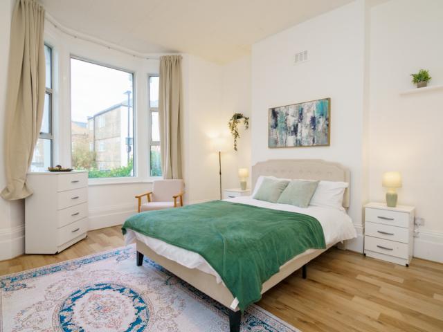 Room to rent on Agamemnon Road, London