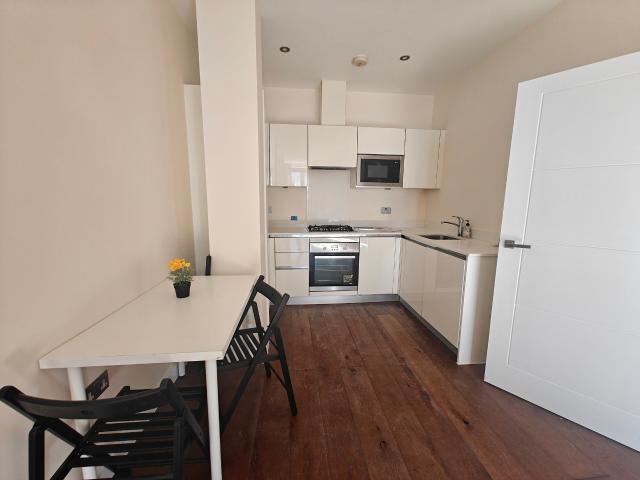 Room to rent on Blair Street, London