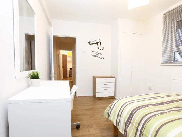 Room to rent on Bruce Road, London