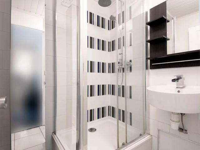 Room to rent on Byng Street, London