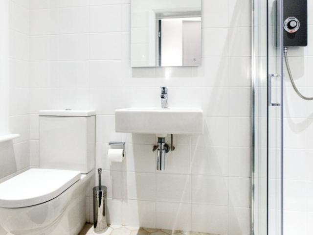 Room to rent on Green Lanes, London