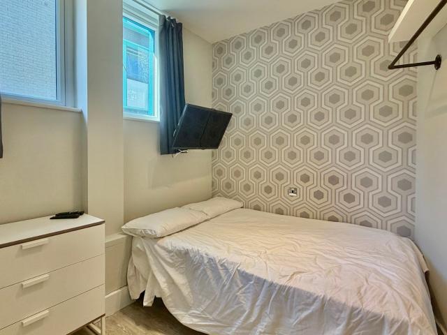Room to rent on Gunnersbury Lane, London