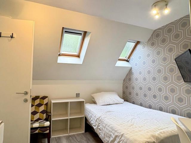 Room to rent on Gunnersbury Lane, London