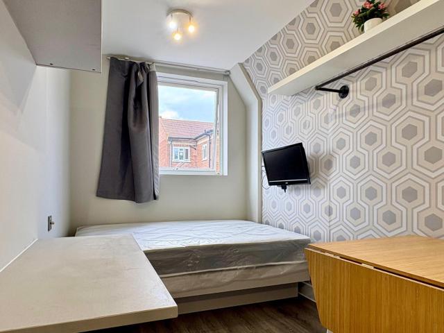 Room to rent on Gunnersbury Lane, London