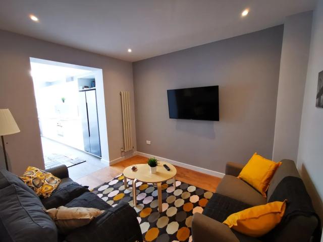 Room to rent on Downhills Way, London