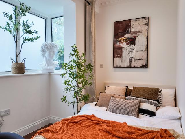 Room to rent on Drapers Road, London