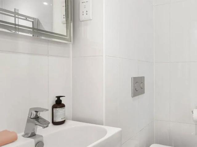 Room to rent on Education Square, London