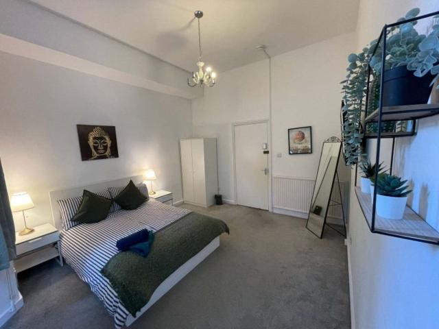 Room to rent on Finchley Road, London