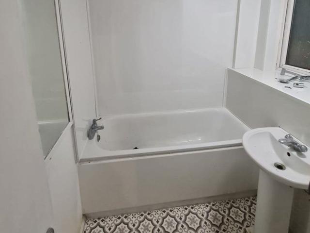 Room to rent on Finchley Road, London