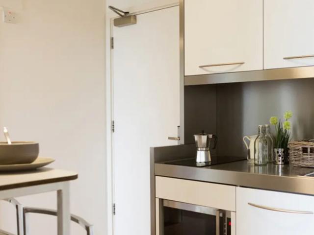 Room to rent on Frying Pan Alley, London