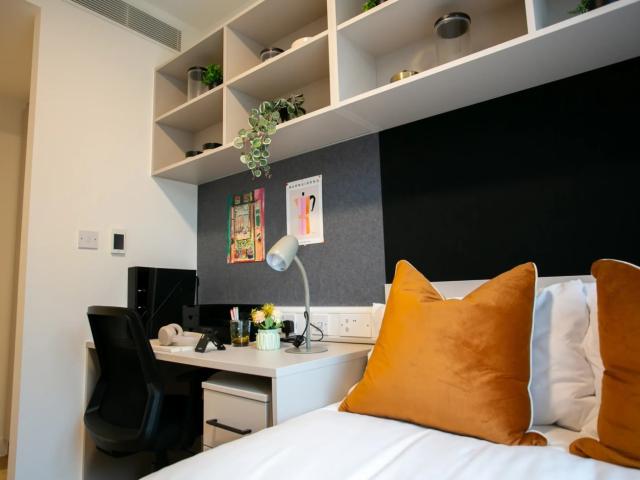 Room to rent on Kingston Road, London