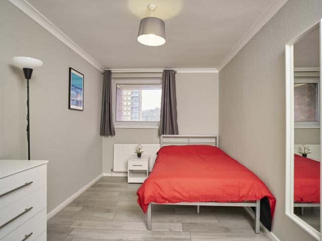 Room to rent on Ollerton Green, London