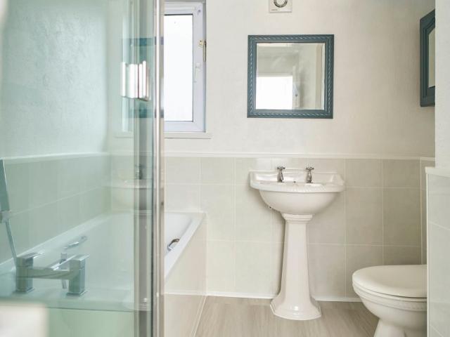 Room to rent on Ollerton Green, London