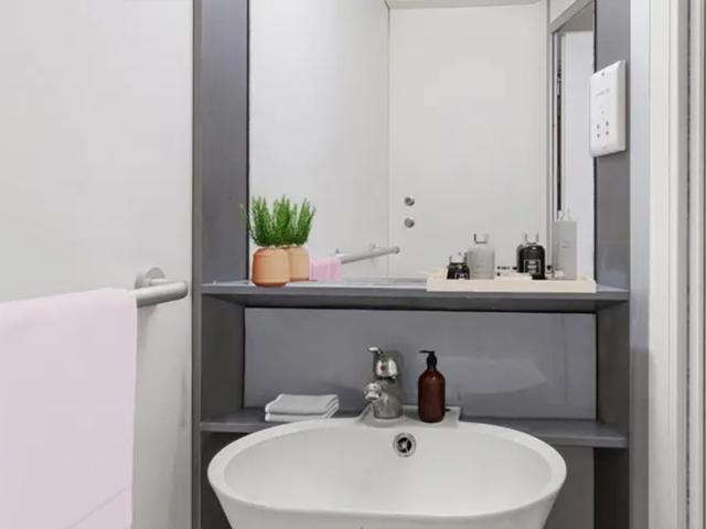 Room to rent on Market Road, London