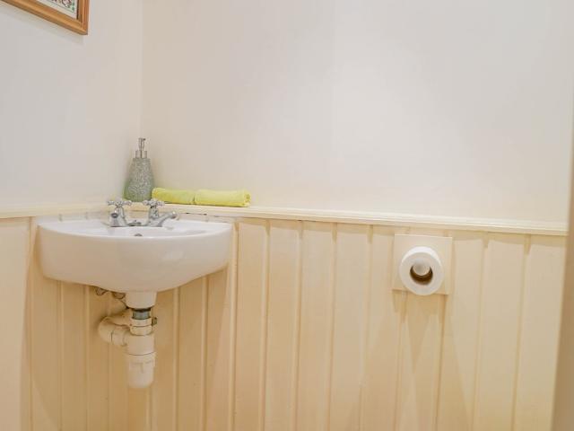 Room to rent on Sheffield Square, London